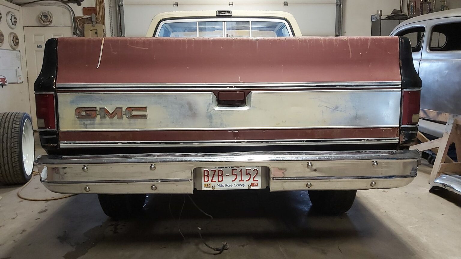 1967-1987 GM Chevy Raised License Plate Bracket | LS Fabrication